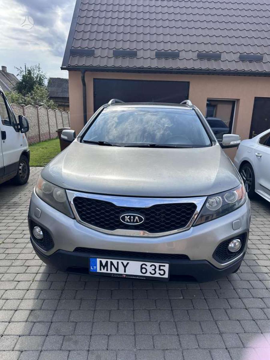 Pelēks Kia Sorento 2012 Mažeikiai, ar dzinēja tilpumu 2.20 L un nobraukumu 259 tūkst. km par 6800 €, foto 3 vietnē AUTOMOTO.COM.LV