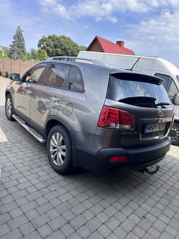 Pelēks Kia Sorento 2012 Mažeikiai, ar dzinēja tilpumu 2.20 L un nobraukumu 259 tūkst. km par 6800 €, foto 3 vietnē AUTOMOTO.COM.LV