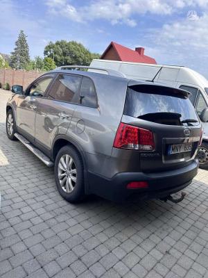 Pelēks Kia Sorento 2012 Mažeikiai, ar dzinēja tilpumu 2.20 L un nobraukumu 259 tūkst. km par 6800 €, foto 4 vietnē AUTOMOTO.COM.LV