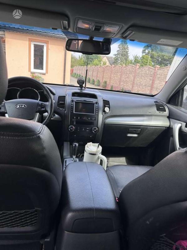 Pelēks Kia Sorento 2012 Mažeikiai, ar dzinēja tilpumu 2.20 L un nobraukumu 259 tūkst. km par 6800 €, foto 4 vietnē AUTOMOTO.COM.LV