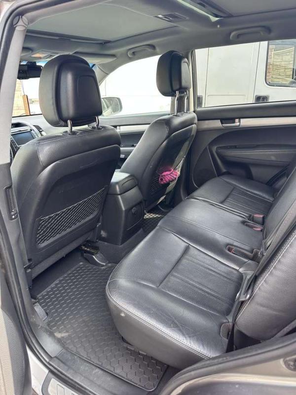 Pelēks Kia Sorento 2012 Mažeikiai, ar dzinēja tilpumu 2.20 L un nobraukumu 259 tūkst. km par 6800 €, foto 6 vietnē AUTOMOTO.COM.LV