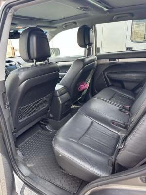Pelēks Kia Sorento 2012 Mažeikiai, ar dzinēja tilpumu 2.20 L un nobraukumu 259 tūkst. km par 6800 €, foto 7 vietnē AUTOMOTO.COM.LV