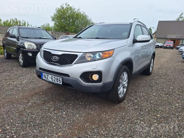 Grey Kia Sorento 2012 in Daugavpils, with an engine capacity of 2.20 L and mileage of 0 thousand km for 10950 €, photo 1 on AUTOMOTO.COM.LV