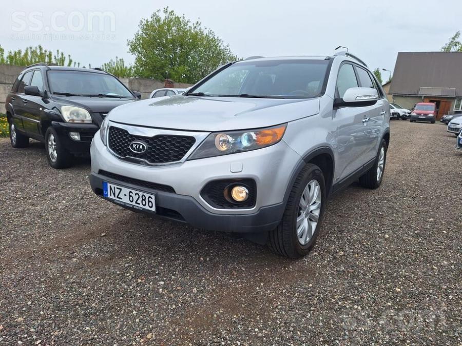 Pelēks Kia Sorento 2012 Daugavpils, ar dzinēja tilpumu 2.20 L un nobraukumu 0 tūkst. km par 10950 €, foto 1 vietnē AUTOMOTO.COM.LV
