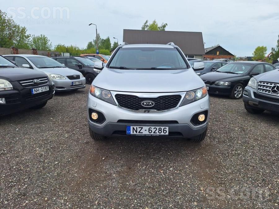 Pelēks Kia Sorento 2012 Daugavpils, ar dzinēja tilpumu 2.20 L un nobraukumu 0 tūkst. km par 10950 €, foto 3 vietnē AUTOMOTO.COM.LV