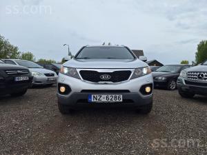 Pelēks Kia Sorento 2012 Daugavpils, ar dzinēja tilpumu 2.20 L un nobraukumu 0 tūkst. km par 10950 €, foto 4 vietnē AUTOMOTO.COM.LV