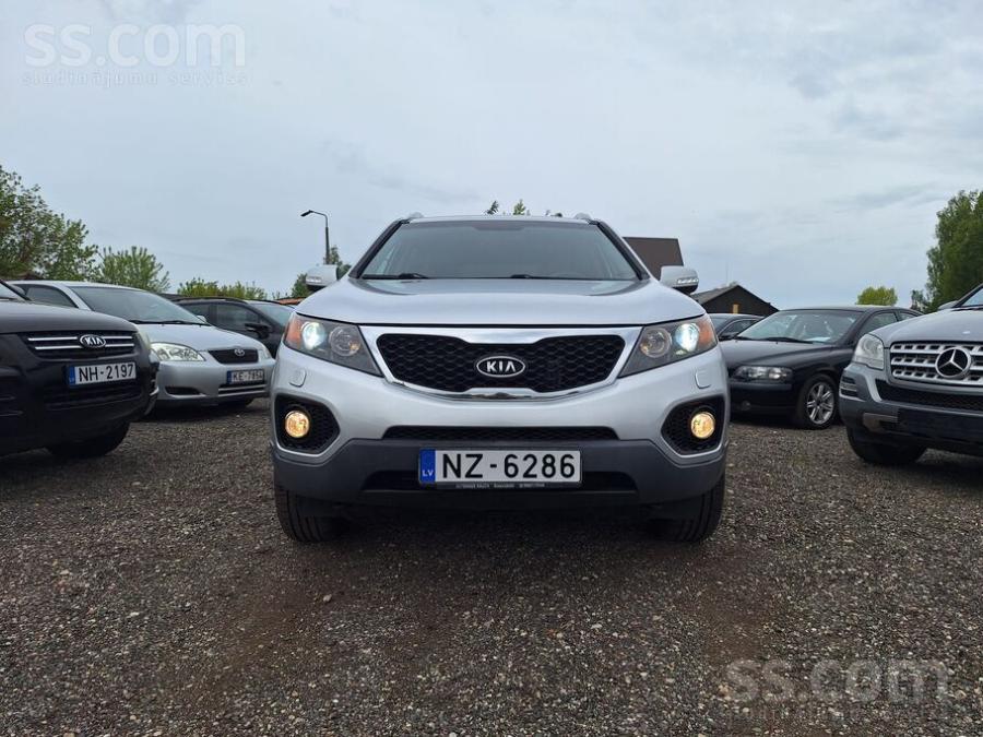 Pelēks Kia Sorento 2012 Daugavpils, ar dzinēja tilpumu 2.20 L un nobraukumu 0 tūkst. km par 10950 €, foto 4 vietnē AUTOMOTO.COM.LV