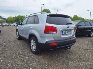 Pelēks Kia Sorento 2012 Daugavpils, ar dzinēja tilpumu 2.20 L un nobraukumu 0 tūkst. km par 10950 €, foto 7 vietnē AUTOMOTO.COM.LV