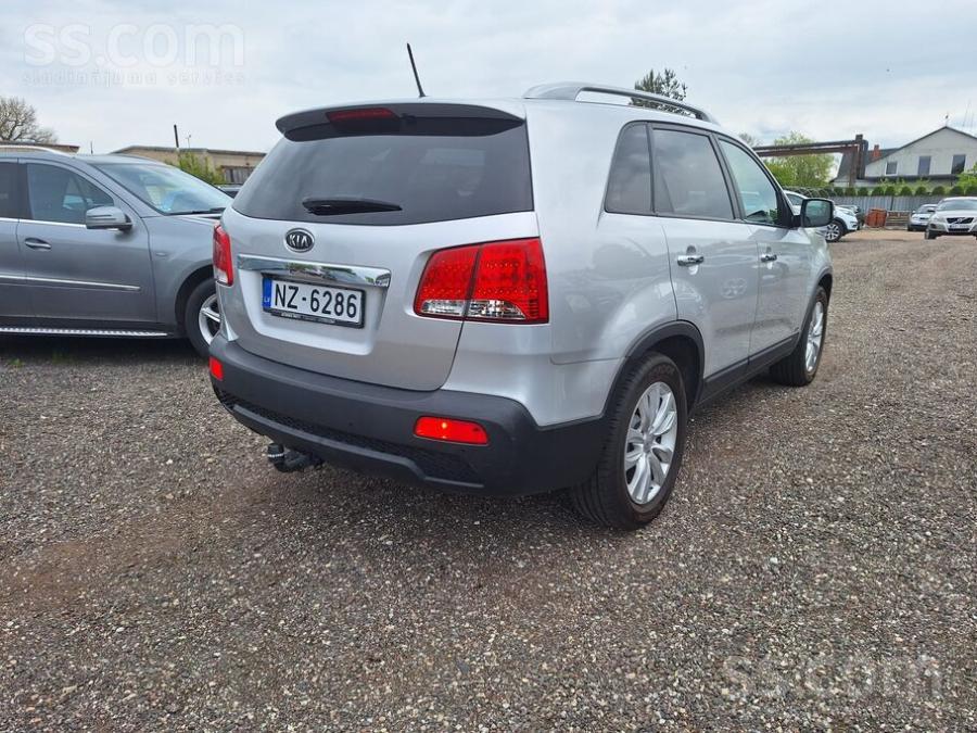 Pelēks Kia Sorento 2012 Daugavpils, ar dzinēja tilpumu 2.20 L un nobraukumu 0 tūkst. km par 10950 €, foto 8 vietnē AUTOMOTO.COM.LV