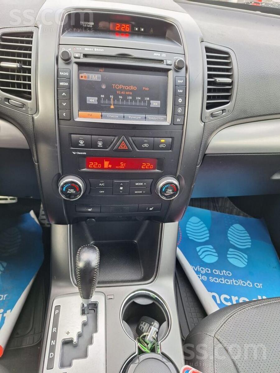 Pelēks Kia Sorento 2012 Daugavpils, ar dzinēja tilpumu 2.20 L un nobraukumu 0 tūkst. km par 10950 €, foto 18 vietnē AUTOMOTO.COM.LV