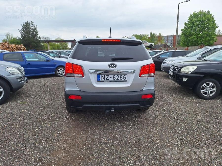 Pelēks Kia Sorento 2012 Daugavpils, ar dzinēja tilpumu 2.20 L un nobraukumu 0 tūkst. km par 10950 €, foto 22 vietnē AUTOMOTO.COM.LV