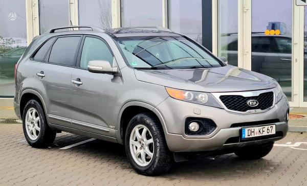 Grey Kia Sorento 2013 in Vilnius, with an engine capacity of 2.20 L and mileage of 240 thousand km for 7790 €, photo 2 on AUTOMOTO.COM.LV