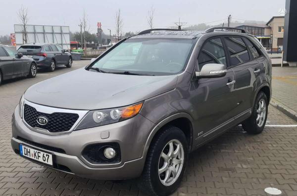 Grey Kia Sorento 2013 in Vilnius, with an engine capacity of 2.20 L and mileage of 240 thousand km for 7790 €, photo 5 on AUTOMOTO.COM.LV