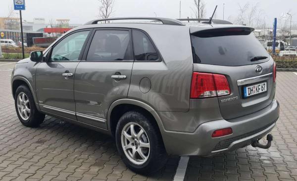 Grey Kia Sorento 2013 in Vilnius, with an engine capacity of 2.20 L and mileage of 240 thousand km for 7790 €, photo 7 on AUTOMOTO.COM.LV