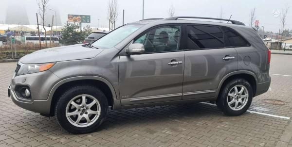 Grey Kia Sorento 2013 in Vilnius, with an engine capacity of 2.20 L and mileage of 240 thousand km for 7790 €, photo 8 on AUTOMOTO.COM.LV