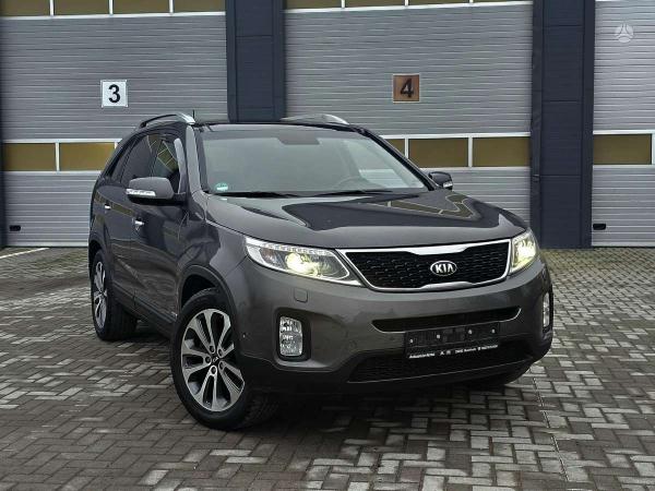 Grey Kia Sorento 2013 in Kretinga, with an engine capacity of 2.20 L and mileage of 120 thousand km for 9999 €, photo 1 on AUTOMOTO.COM.LV
