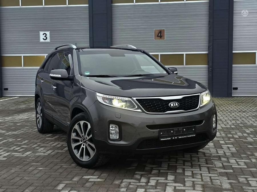 Grey Kia Sorento 2013 in Kretinga, with an engine capacity of 2.20 L and mileage of 120 thousand km for 9999 €, photo 1 on AUTOMOTO.COM.LV