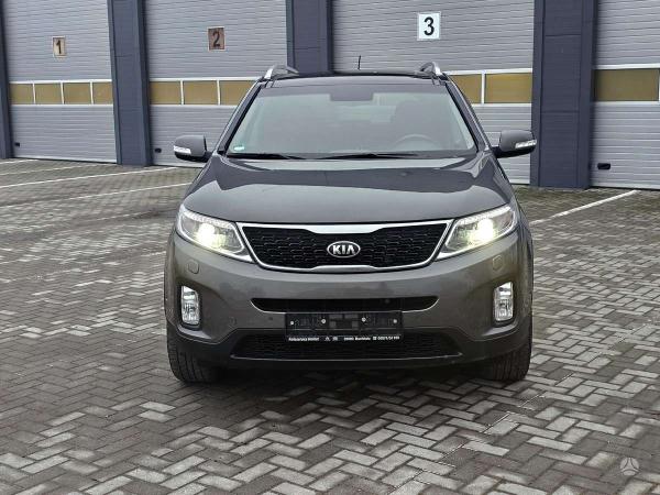 Grey Kia Sorento 2013 in Kretinga, with an engine capacity of 2.20 L and mileage of 120 thousand km for 9999 €, photo 3 on AUTOMOTO.COM.LV