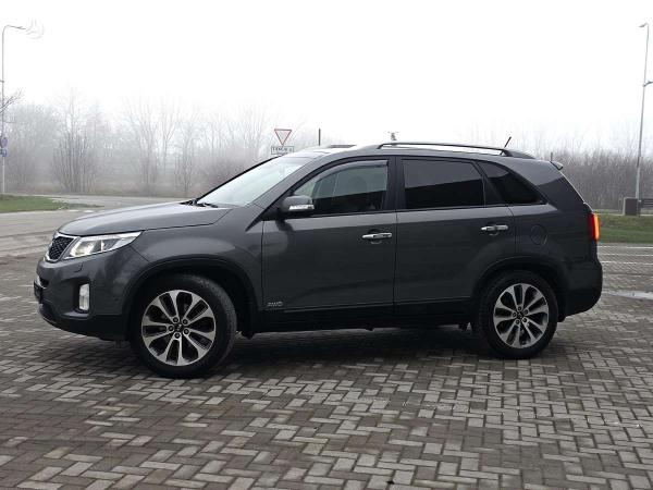Grey Kia Sorento 2013 in Kretinga, with an engine capacity of 2.20 L and mileage of 120 thousand km for 9999 €, photo 4 on AUTOMOTO.COM.LV