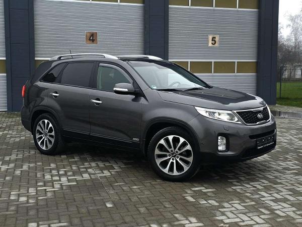 Grey Kia Sorento 2013 in Kretinga, with an engine capacity of 2.20 L and mileage of 120 thousand km for 9999 €, photo 6 on AUTOMOTO.COM.LV