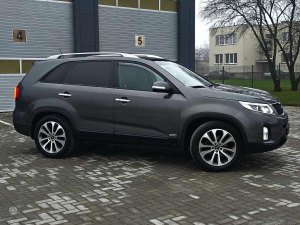 Grey Kia Sorento 2013 in Kretinga, with an engine capacity of 2.20 L and mileage of 120 thousand km for 9999 €, photo 7 on AUTOMOTO.COM.LV