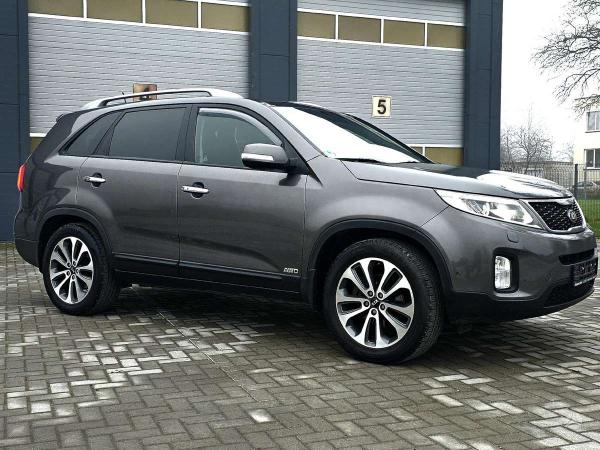 Grey Kia Sorento 2013 in Kretinga, with an engine capacity of 2.20 L and mileage of 120 thousand km for 9999 €, photo 9 on AUTOMOTO.COM.LV