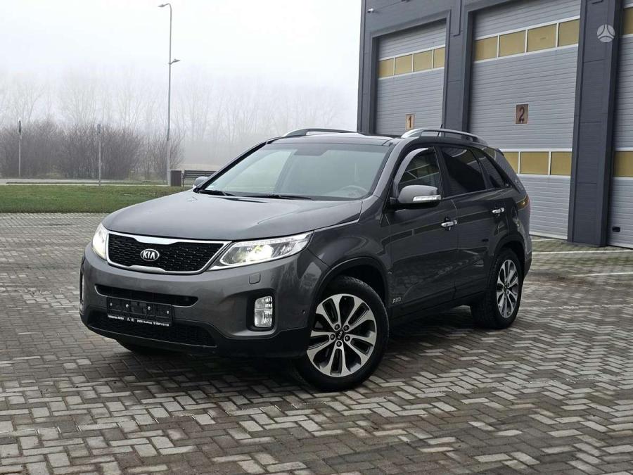 Grey Kia Sorento 2013 in Kretinga, with an engine capacity of 2.20 L and mileage of 120 thousand km for 9999 €, photo 2 on AUTOMOTO.COM.LV