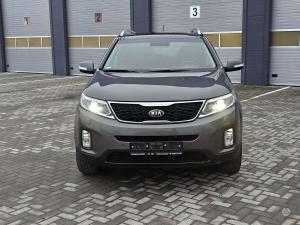 Grey Kia Sorento 2013 in Kretinga, with an engine capacity of 2.20 L and mileage of 120 thousand km for 9999 €, photo 3 on AUTOMOTO.COM.LV
