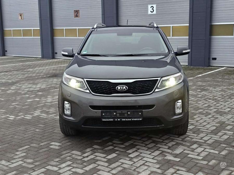 Grey Kia Sorento 2013 in Kretinga, with an engine capacity of 2.20 L and mileage of 120 thousand km for 9999 €, photo 3 on AUTOMOTO.COM.LV