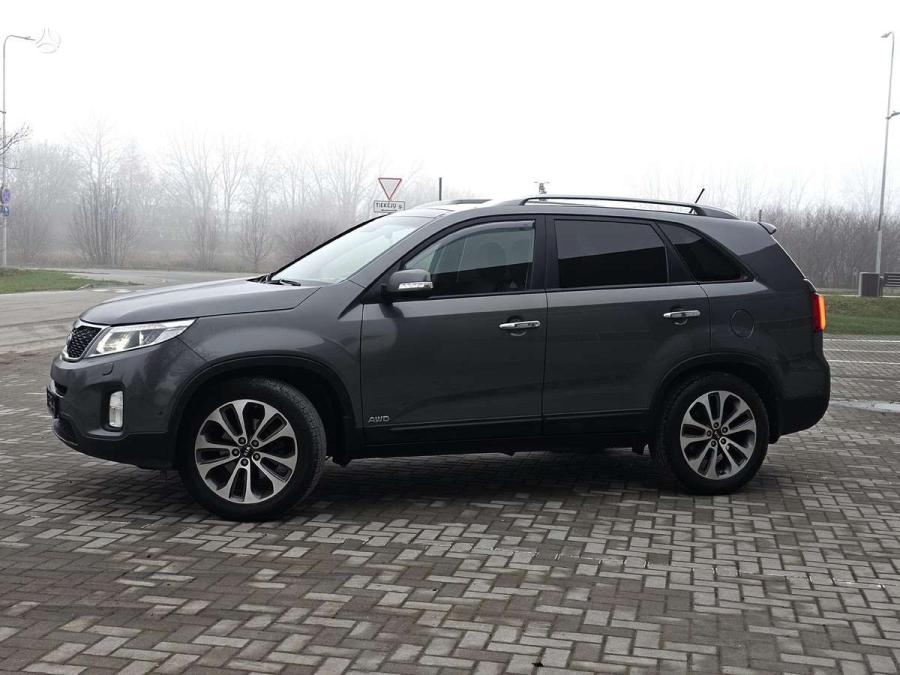Grey Kia Sorento 2013 in Kretinga, with an engine capacity of 2.20 L and mileage of 120 thousand km for 9999 €, photo 4 on AUTOMOTO.COM.LV