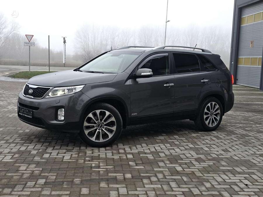 Grey Kia Sorento 2013 in Kretinga, with an engine capacity of 2.20 L and mileage of 120 thousand km for 9999 €, photo 5 on AUTOMOTO.COM.LV