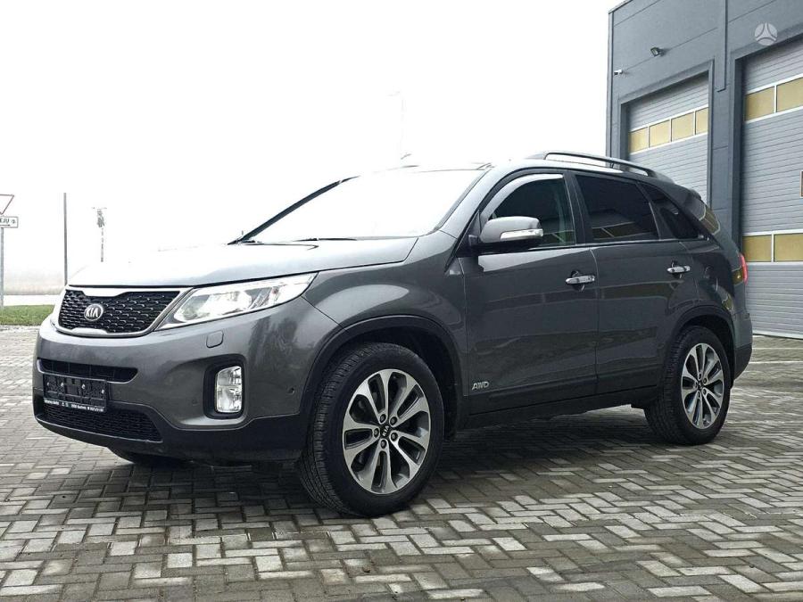 Grey Kia Sorento 2013 in Kretinga, with an engine capacity of 2.20 L and mileage of 120 thousand km for 9999 €, photo 8 on AUTOMOTO.COM.LV