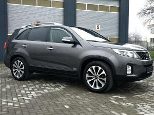 Grey Kia Sorento 2013 in Kretinga, with an engine capacity of 2.20 L and mileage of 120 thousand km for 9999 €, photo 9 on AUTOMOTO.COM.LV
