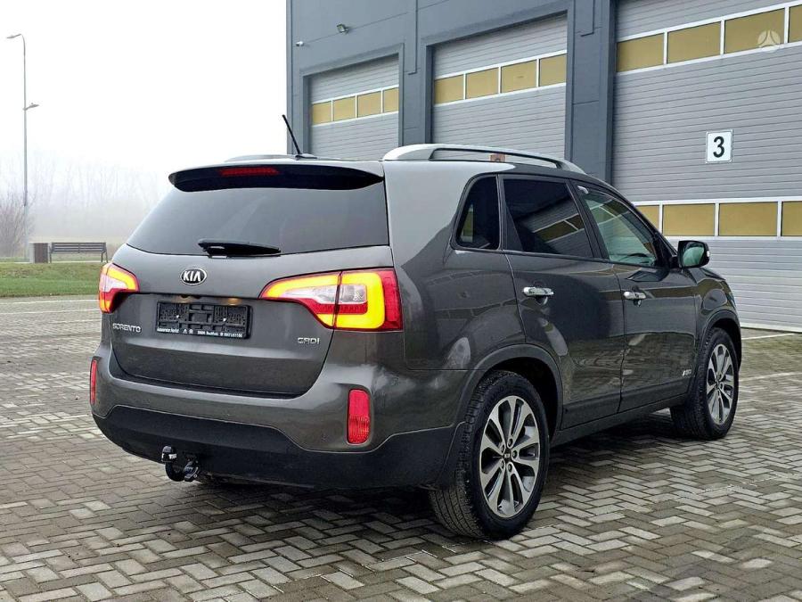 Grey Kia Sorento 2013 in Kretinga, with an engine capacity of 2.20 L and mileage of 120 thousand km for 9999 €, photo 12 on AUTOMOTO.COM.LV