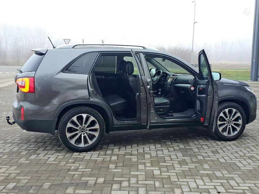 Grey Kia Sorento 2013 in Kretinga, with an engine capacity of 2.20 L and mileage of 120 thousand km for 9999 €, photo 14 on AUTOMOTO.COM.LV