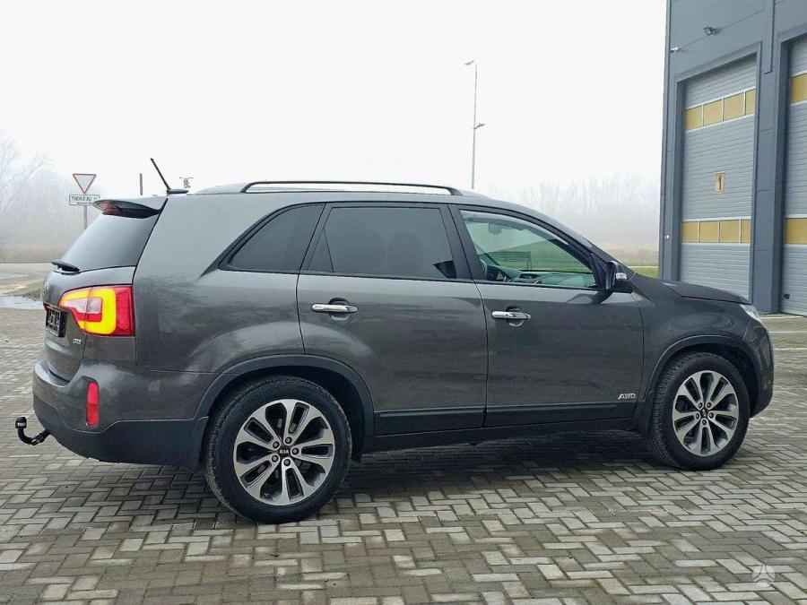 Grey Kia Sorento 2013 in Kretinga, with an engine capacity of 2.20 L and mileage of 120 thousand km for 9999 €, photo 16 on AUTOMOTO.COM.LV