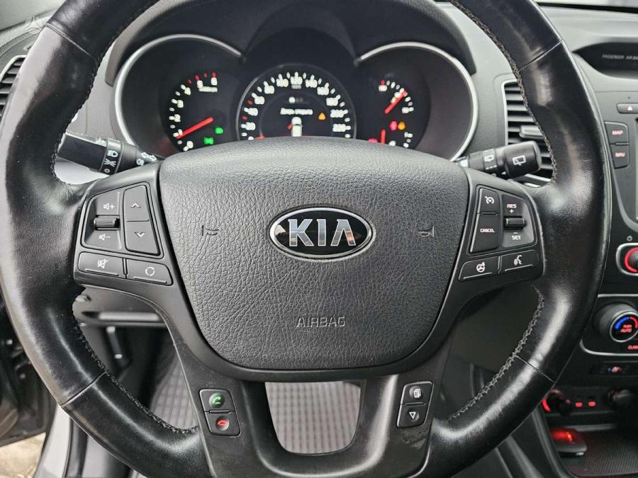 Grey Kia Sorento 2013 in Kretinga, with an engine capacity of 2.20 L and mileage of 120 thousand km for 9999 €, photo 27 on AUTOMOTO.COM.LV