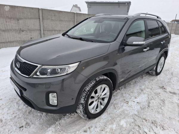 Grey Kia Sorento 2013 in Taurage, with an engine capacity of 2.20 L and mileage of 191 thousand km for 8900 €, photo 1 on AUTOMOTO.COM.LV