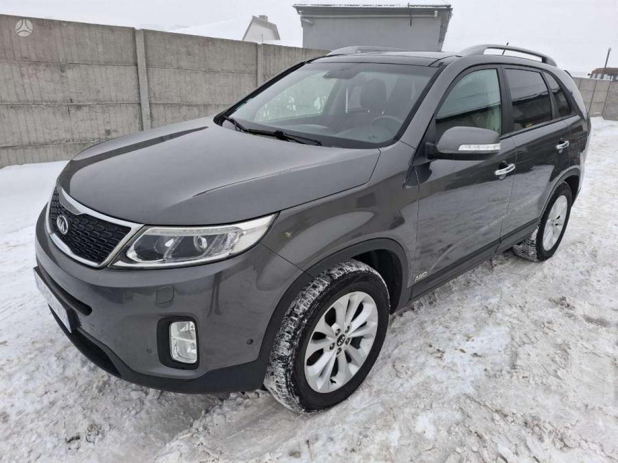 Grey Kia Sorento 2013 in Taurage, with an engine capacity of 2.20 L and mileage of 191 thousand km for 8900 €, photo 1 on AUTOMOTO.COM.LV