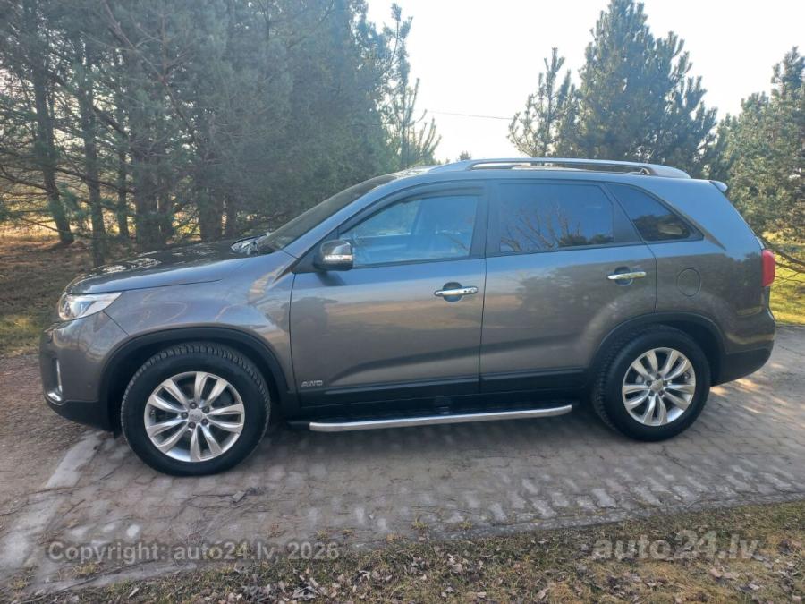 Pelēks Kia Sorento 2013 Tartu, ar dzinēja tilpumu 2.20 L un nobraukumu 206 tūkst. km par 10950 €, foto 4 vietnē AUTOMOTO.COM.LV