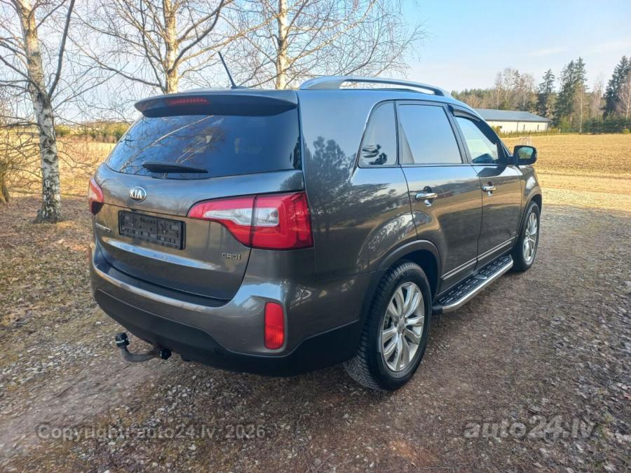 Pelēks Kia Sorento 2013 Tartu, ar dzinēja tilpumu 2.20 L un nobraukumu 206 tūkst. km par 10950 €, foto 6 vietnē AUTOMOTO.COM.LV