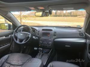 Pelēks Kia Sorento 2013 Tartu, ar dzinēja tilpumu 2.20 L un nobraukumu 206 tūkst. km par 10950 €, foto 13 vietnē AUTOMOTO.COM.LV