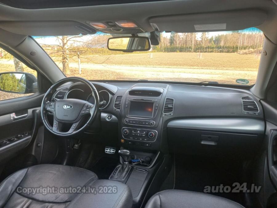Pelēks Kia Sorento 2013 Tartu, ar dzinēja tilpumu 2.20 L un nobraukumu 206 tūkst. km par 10950 €, foto 13 vietnē AUTOMOTO.COM.LV