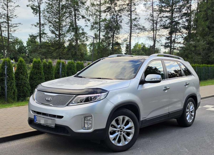 Grey Kia Sorento 2013 in Vilnius, with an engine capacity of 2.20 L and mileage of 270 thousand km for 6300 €, photo 1 on AUTOMOTO.COM.LV