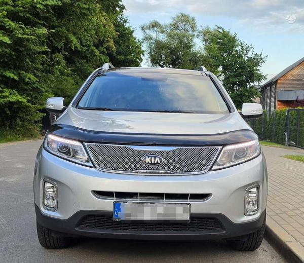 Grey Kia Sorento 2013 in Vilnius, with an engine capacity of 2.20 L and mileage of 270 thousand km for 6300 €, photo 2 on AUTOMOTO.COM.LV