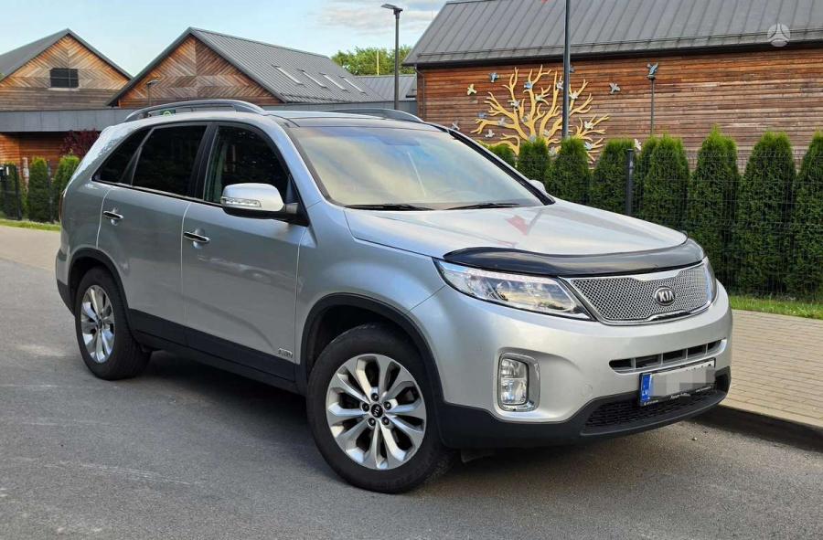 Grey Kia Sorento 2013 in Vilnius, with an engine capacity of 2.20 L and mileage of 270 thousand km for 6300 €, photo 4 on AUTOMOTO.COM.LV