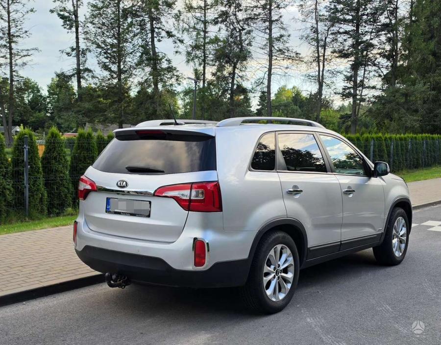 Grey Kia Sorento 2013 in Vilnius, with an engine capacity of 2.20 L and mileage of 270 thousand km for 6300 €, photo 6 on AUTOMOTO.COM.LV