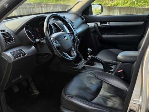 Grey Kia Sorento 2013 in Vilnius, with an engine capacity of 2.20 L and mileage of 270 thousand km for 6300 €, photo 11 on AUTOMOTO.COM.LV