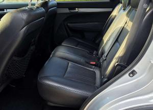Grey Kia Sorento 2013 in Vilnius, with an engine capacity of 2.20 L and mileage of 270 thousand km for 6300 €, photo 13 on AUTOMOTO.COM.LV