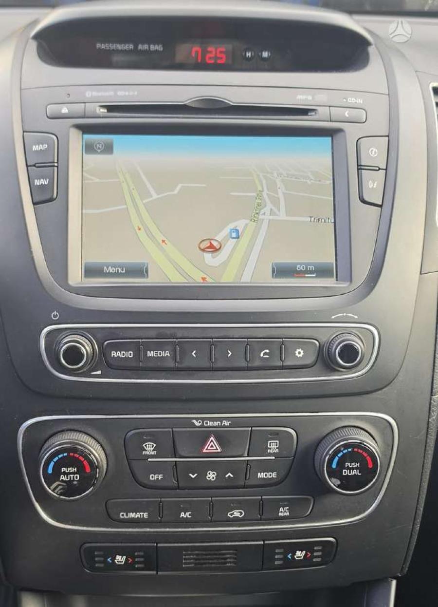 Grey Kia Sorento 2013 in Vilnius, with an engine capacity of 2.20 L and mileage of 270 thousand km for 6300 €, photo 14 on AUTOMOTO.COM.LV